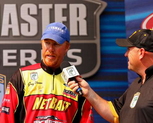 Final weigh-in and crowning of champion - Bassmaster