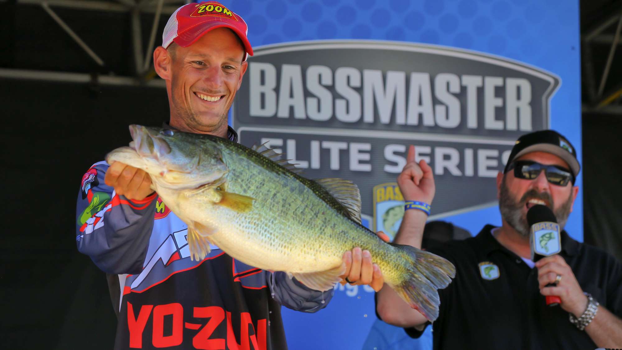 Cobb takes lead with massive limit - Bassmaster